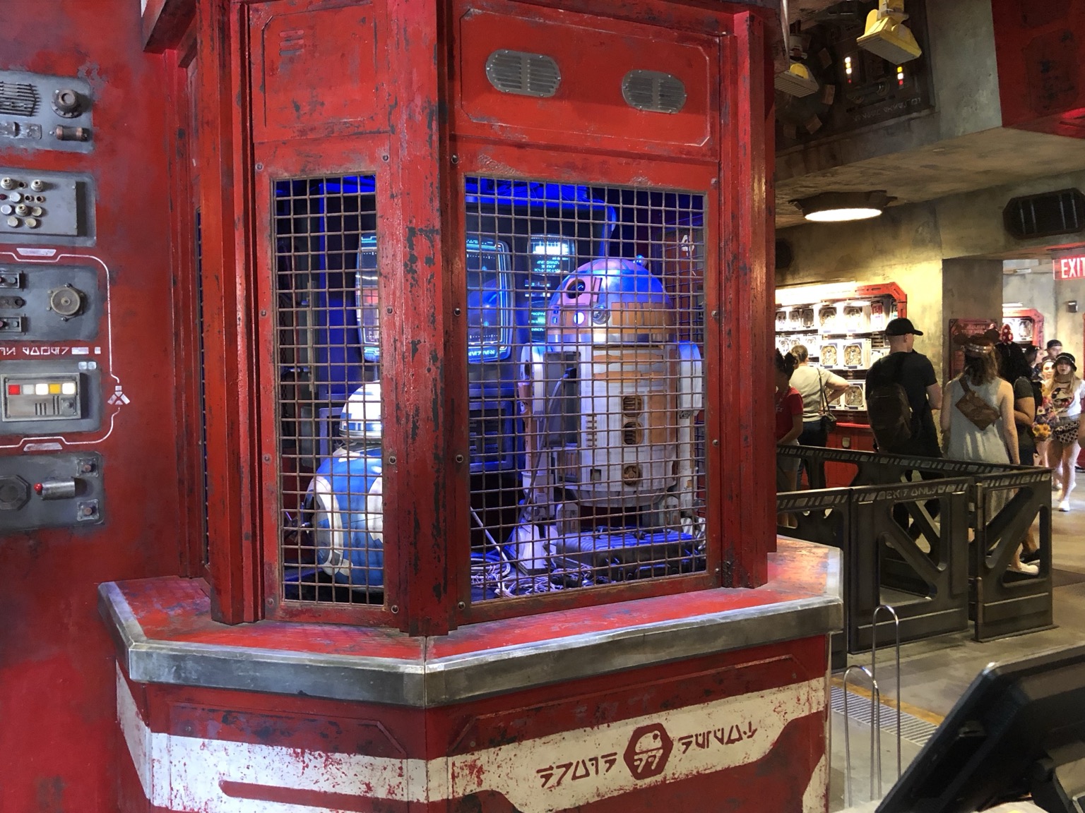 DROID DEPOT EN DISNEYLAND: EL LUGAR DONDE PUEDES CREAR TU PROPIO ROBOT ...