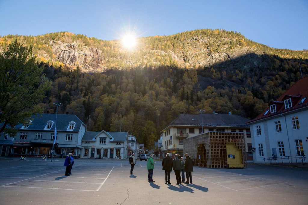 RJUKAN, EL PUEBLO QUE DESAFIÓ LA SOMBRA CON INGENIO SOLAR – Conexión Mx